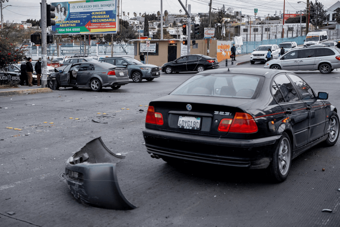 Tres lesionados en accidente entre una calafia y dos veh... - El Mexicano