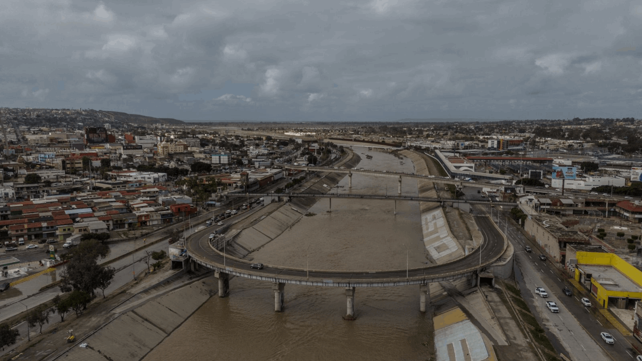 Así luce desde lo alto la canalización del río en Tijuan... - El Mexicano