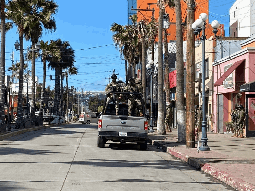 Elementos de la Marina Armada de México sitian Bar Adeli... - El Mexicano