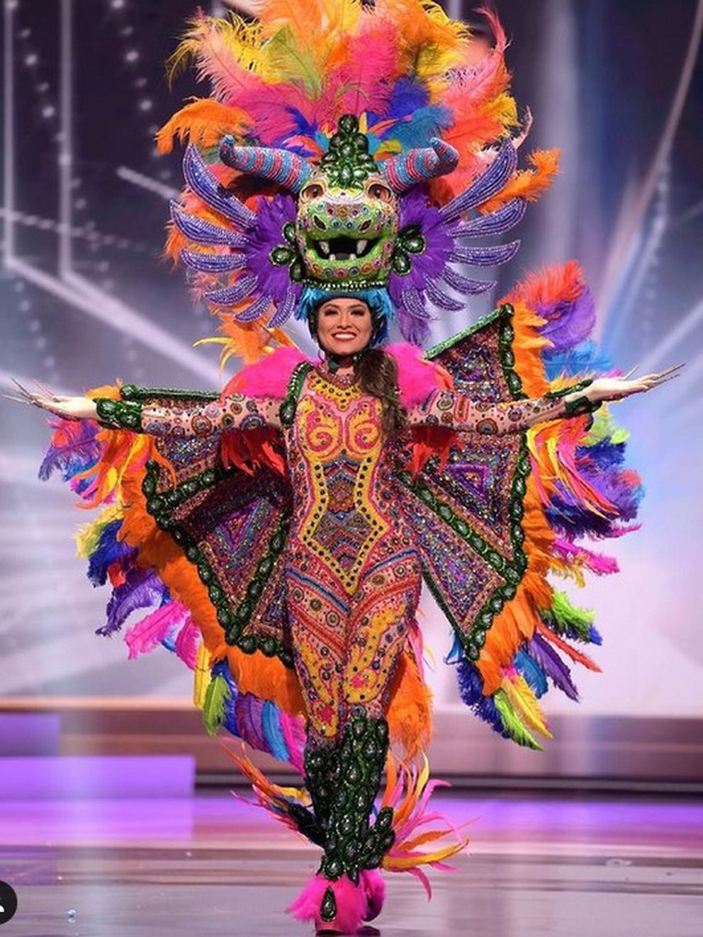 Quién diseñó el espectacular traje típico usado en Miss... - El Mexicano