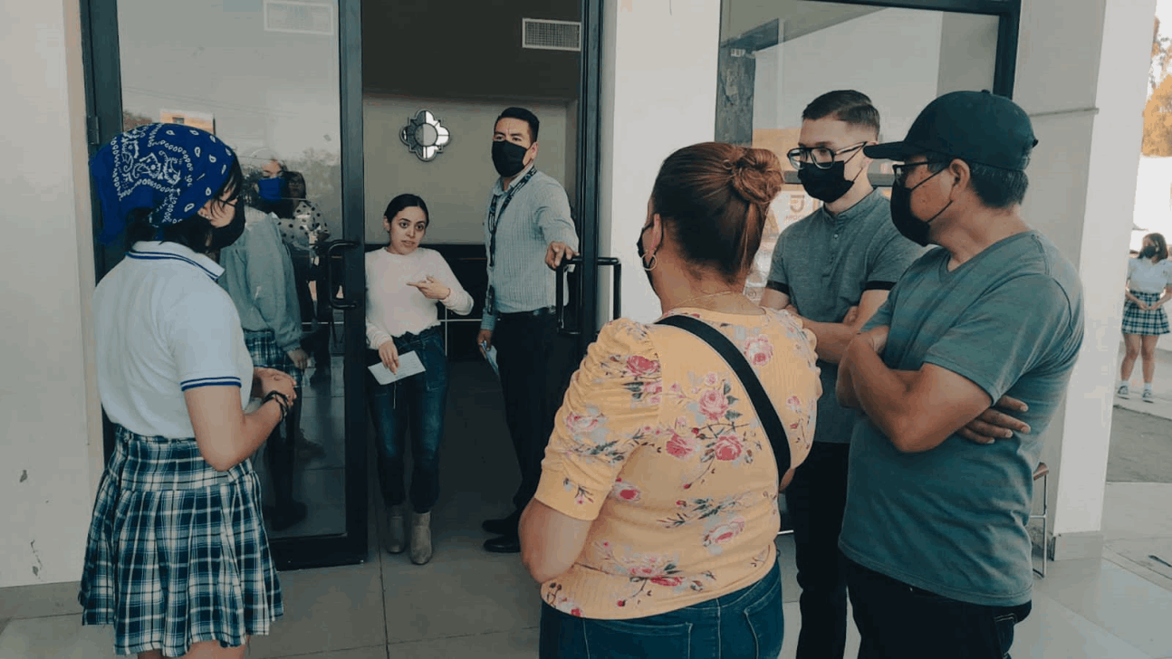 Alumnas del CBTIS 237 se manifestaron en las instalacion... - El Mexicano