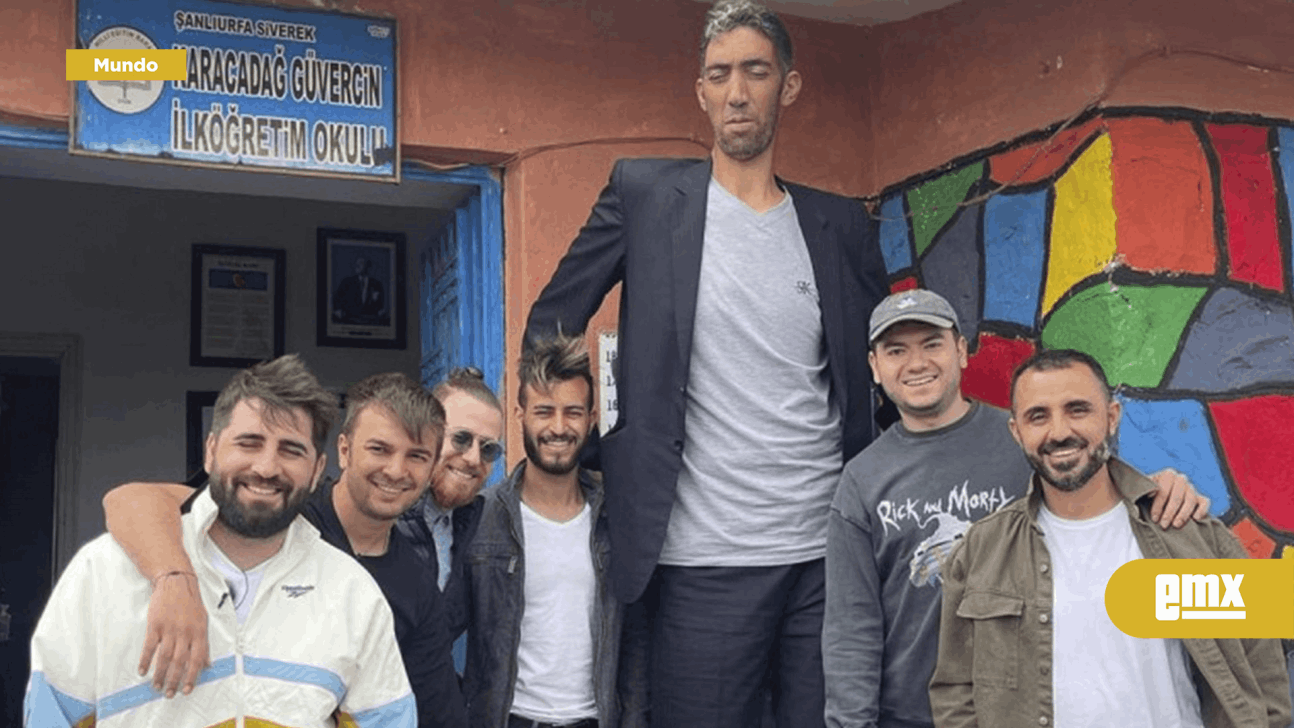 El hombre más alto del mundo celebra 40 años con épica f... - El Mexicano