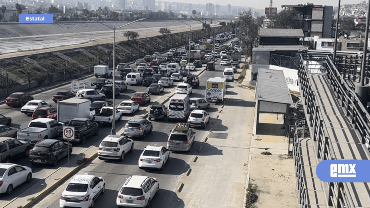 Tijuanenses pasan hasta 4 horas en medio del tráfico - El Mexicano