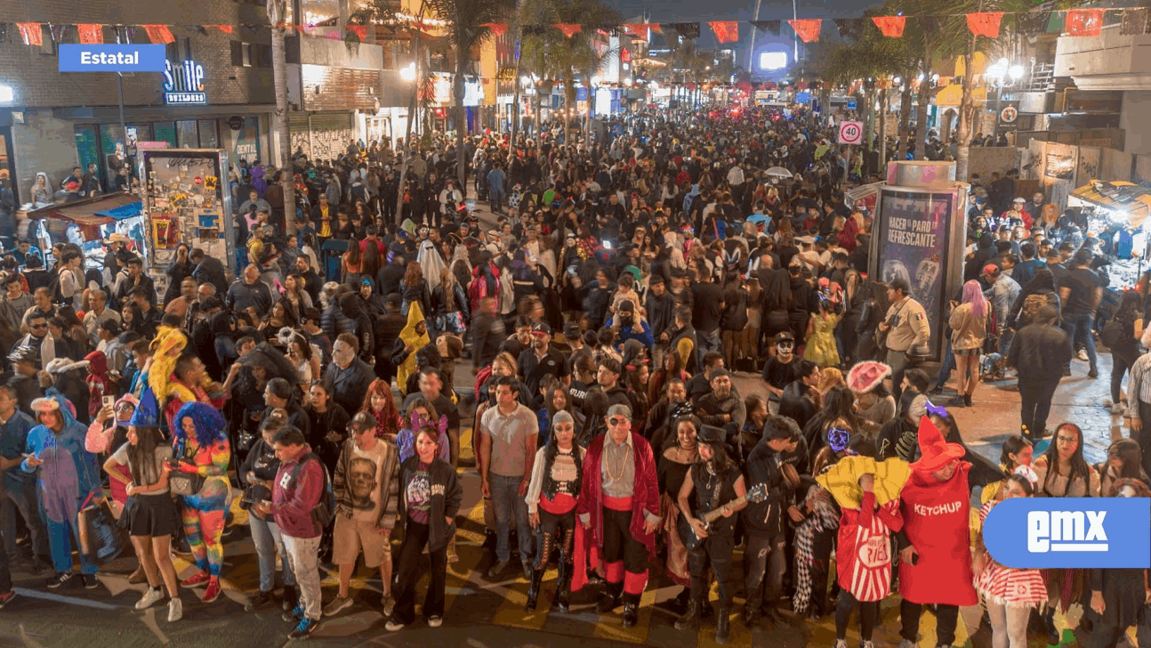 Monstruos, fantasmas y diabólicos payasos abarrotan la a... - El Mexicano