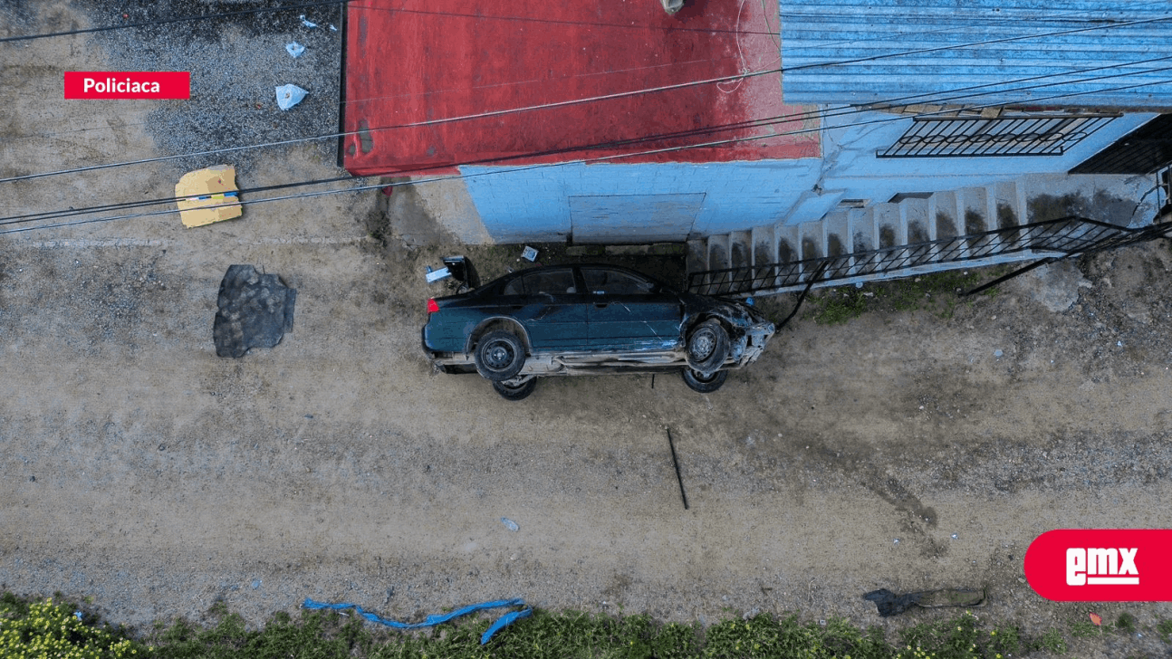 Finalizó conductor prensado en su auto frente a la puert... - El Mexicano