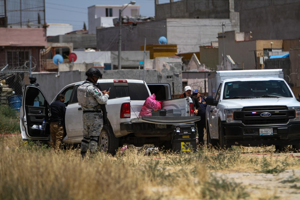 Trabajadores localizan cadáver envuelto en cobijas, en E... - El Mexicano
